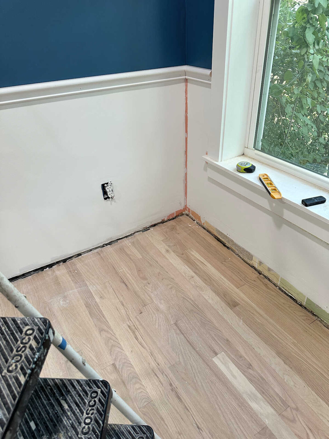 Bedroom Trim Progress (It's Not Going Well) - Addicted 2 Decorating®